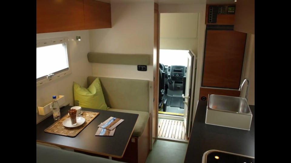 Mercedes Benz Sprinter Expeditionsmobil | motomovie.de