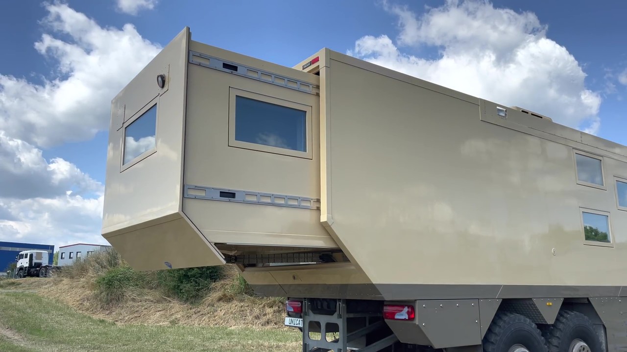 UNICAT Expedition Vehicle IN95 MAN TGA 41.480 8X8 | motomovie.de