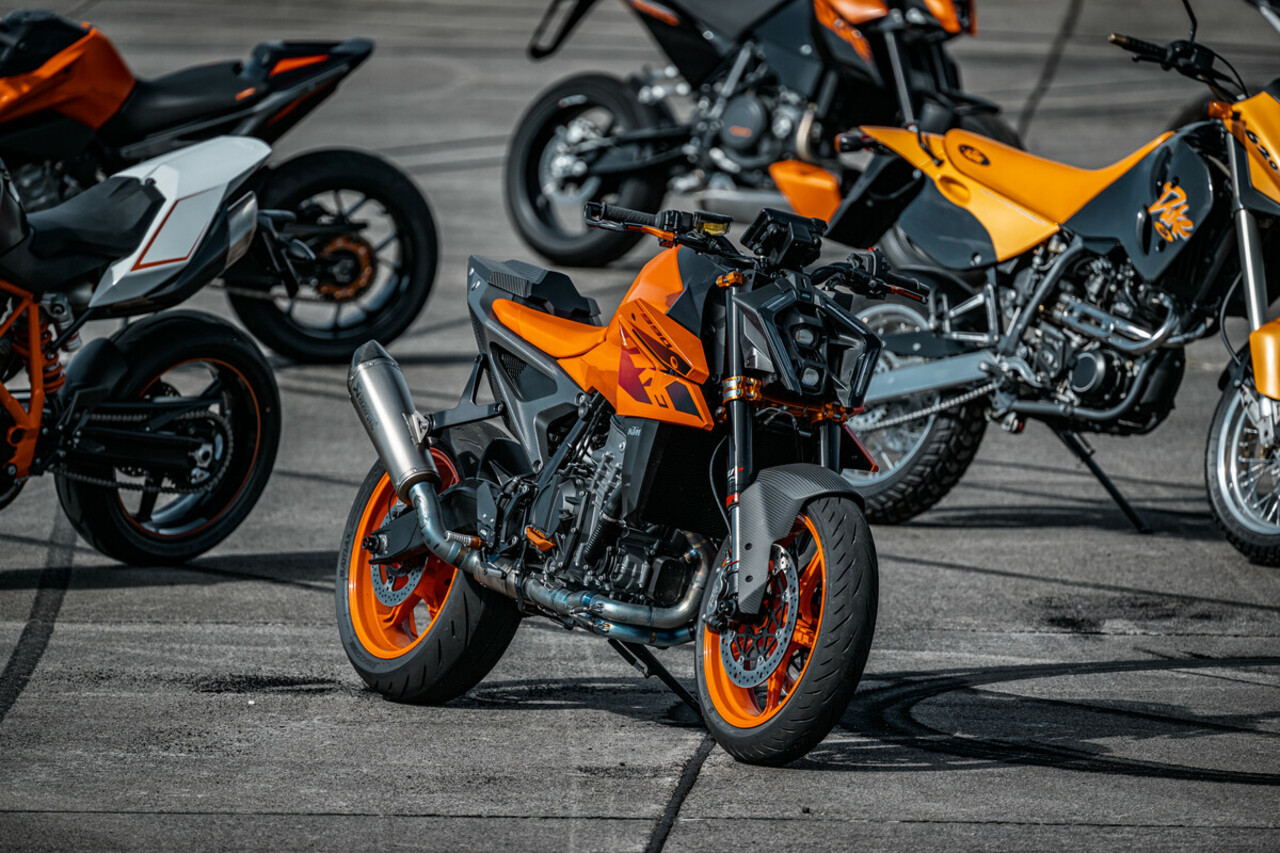 KTM FEIERT DAS JUBILÄUM DER KTM DUKE – UNTER DEM MOTTO "30 YEARS OF ...